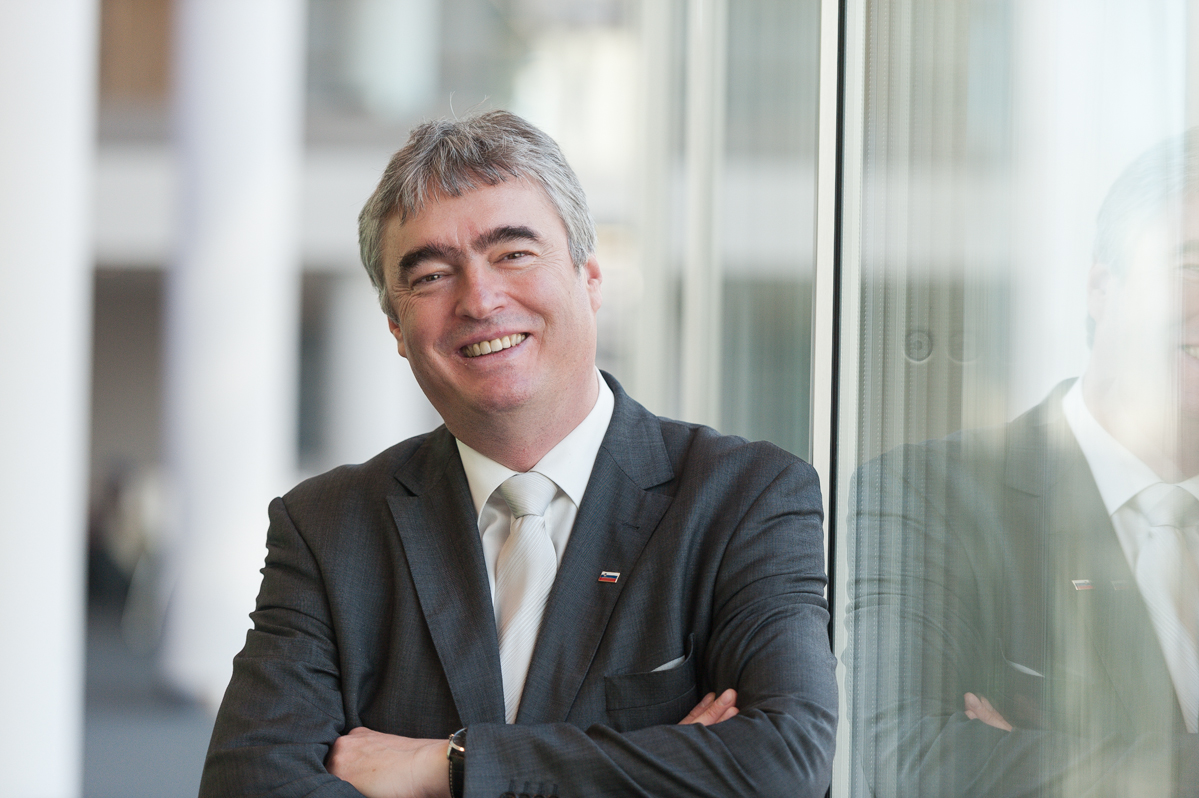 Dr. Milan Zver: "Sem proti predlagani spremembi Direktive o orožju ...