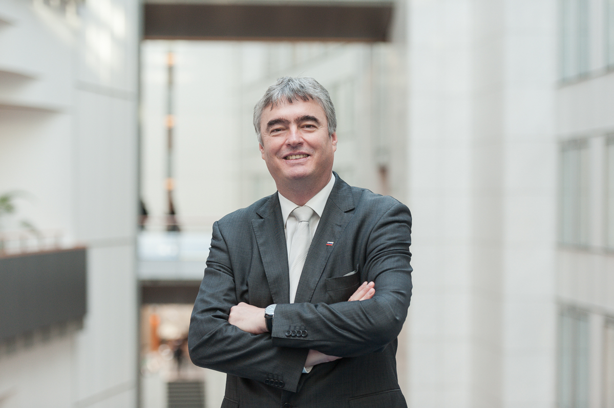 Dr. Milan Zver s ključnim amandmajem strateškega političnega dokumenta ...